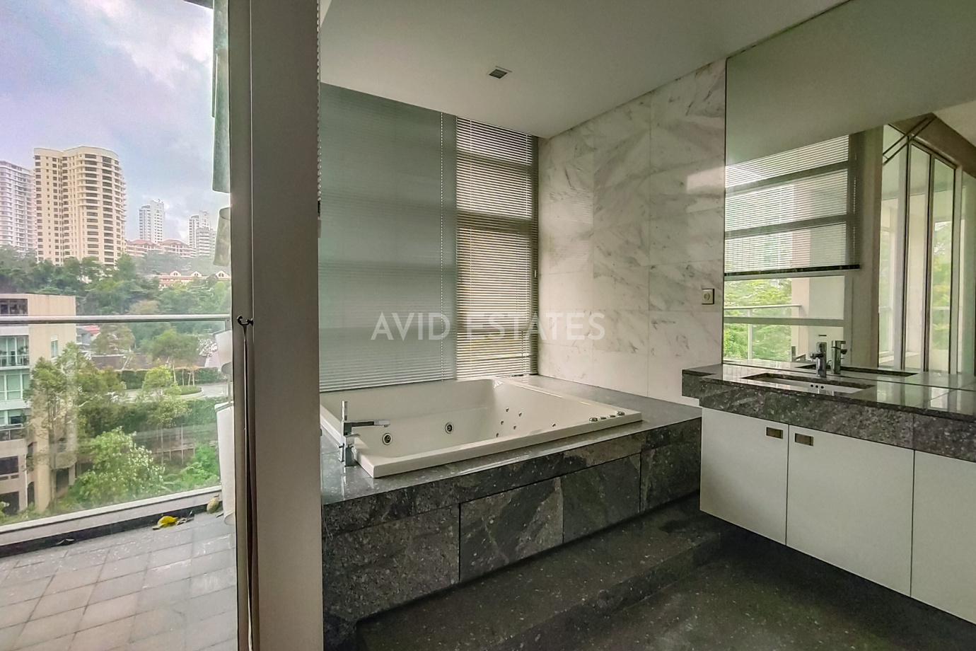 One Menerung, Bangsar